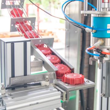 Quality PET Shampoo Bottle Closer Twist off Cap Production Line 5000ml Bucket Sealing for sale