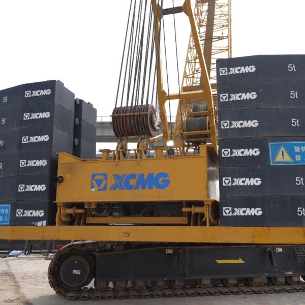 Quality mobile Used 300T Crawler Crane Makes Construction More Convenient Faster for sale