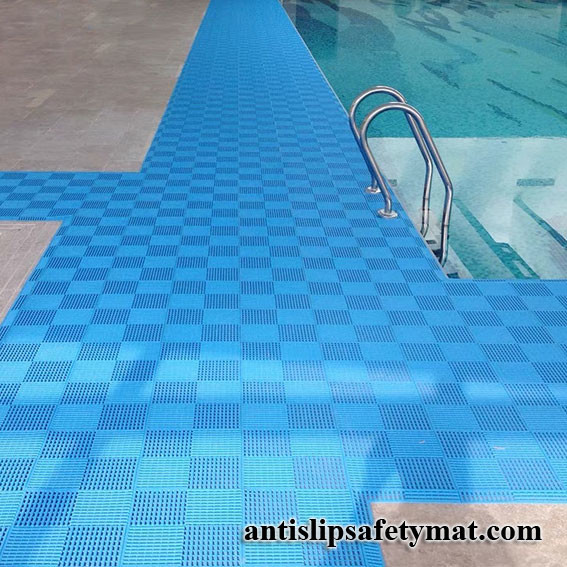 Quality Interlocking Swimming Pool Anti Slip Mats 250MMx250MM 13MM Thick for sale