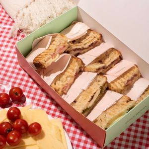 Quality Customized Paper Cup Cake Box – High-Quality Eco-Friendly Food Grade Baking Shop for sale