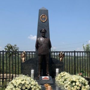 Quality H1.8m Bronze Statue Casting Bronze Army Statues General Seare Mekonnen Ethiopia for sale