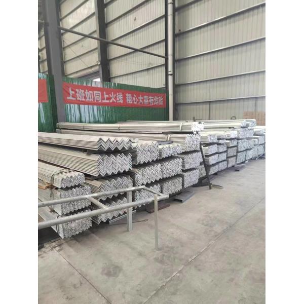 Quality Q195 Q235 Angle Bar with Punching Processing Service and Equal Design for sale