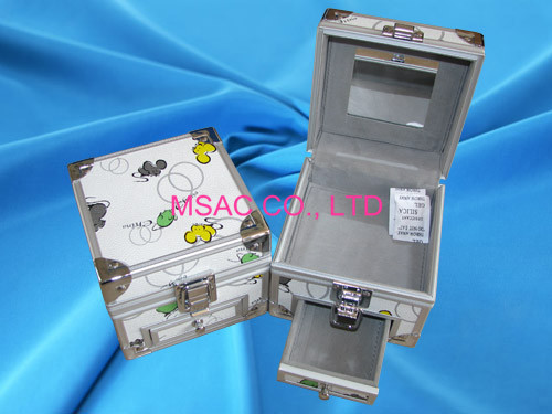 Quality Durable Aluminium Cosmetic Case Professional Makeup Box Gary Lining Inside for sale