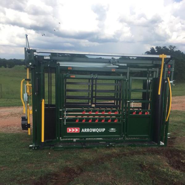 Quality 2.7m Height Cattle Crushes Fencing 3.5m Width Mobile Cattle Crush for sale