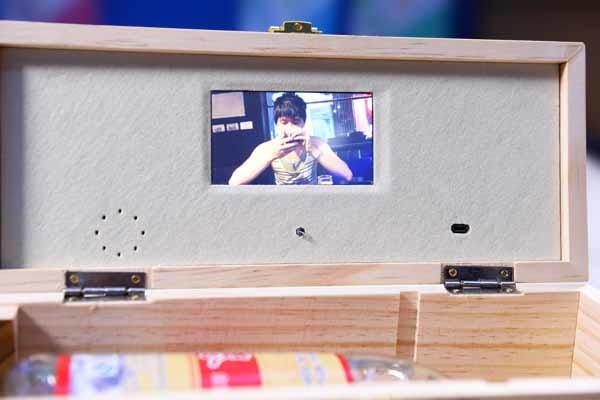 Quality Magnetic LCD Screen Gift Box OEM Autoplay with rechargeable battery for sale