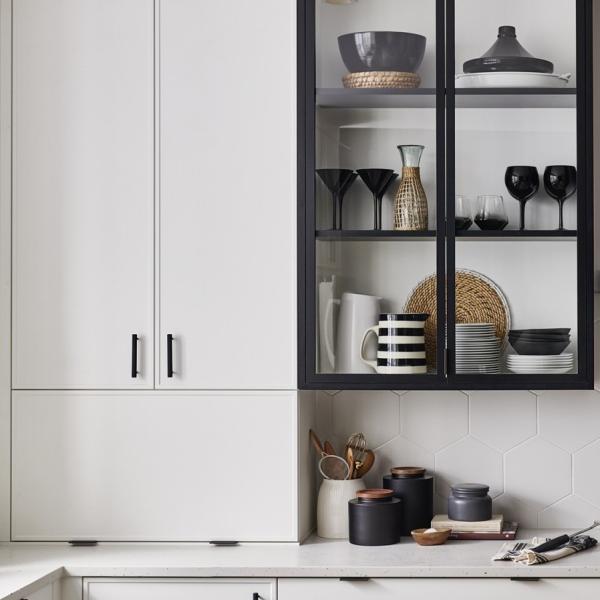 Quality Customized White Matte Kitchen Cabinets with Spice Basket and Quartz Stone for sale