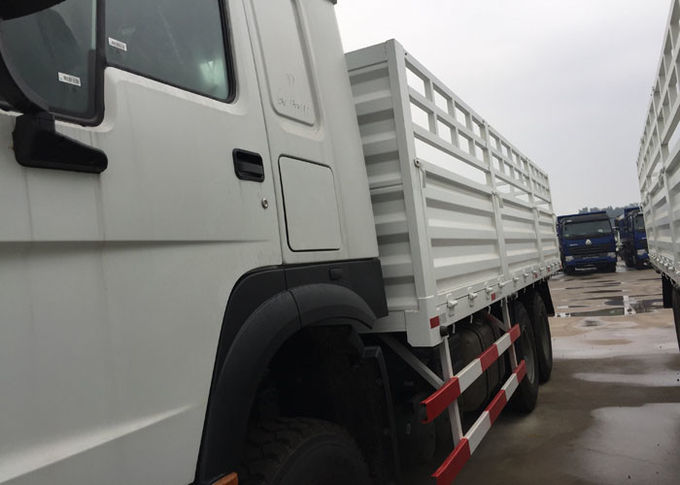 Light Goods HOWO Economic Cargo Vehicles 25 Tons 10Wheels LHD 290 HP Two Berth