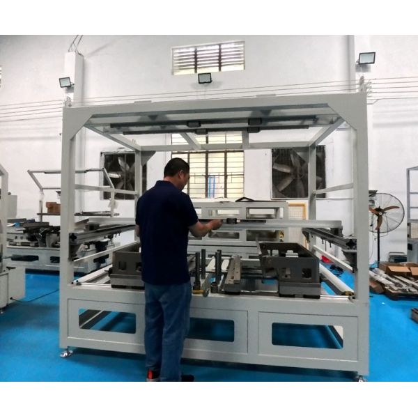 Quality 100mm Maximum Head Plate Size Radiator Core Builder Machine With 0.8Mpa Air Pressure Requirements 220V for sale