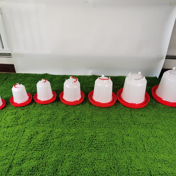 Quality Automatic Plastic Poultry Drinker Cylindrical Shape Easy Installation Anti Drip for sale