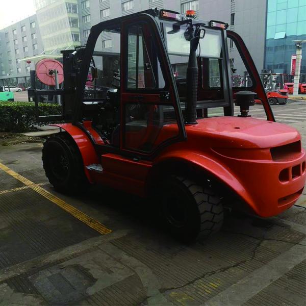Quality 600mm Load Center Pneumatic Tire 3T Diesel Forklift Truck for sale