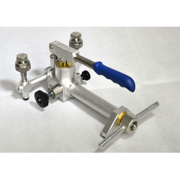 Quality ISO Certified Manual Air Pressure Calibration Pump for Industrial Applications for sale