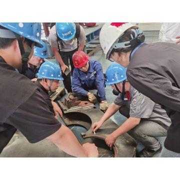 Quality Aida 210kg ARC Welding Robot 6 Axis Point To Point Control For Precision Tasks for sale