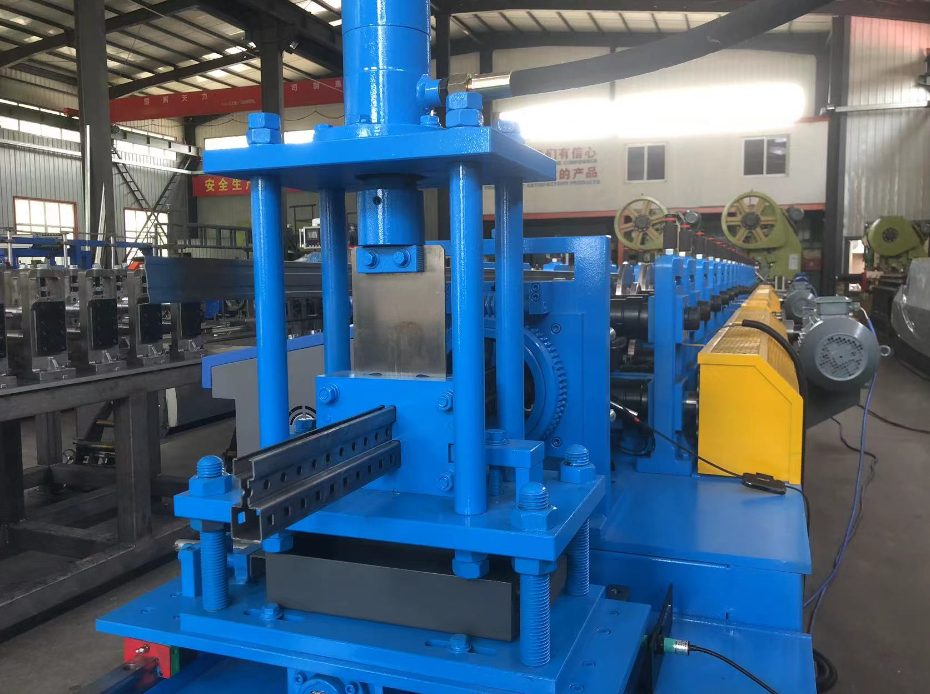 Upright rolling forming machine 