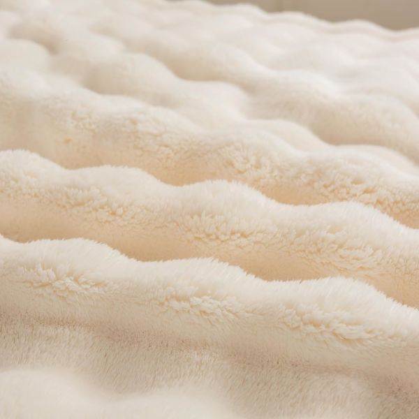 Quality Faux Rabbit Fur Blanket -250-350GSM Faux Rabbit，Solid， 100% polyester-Fleece, for sale