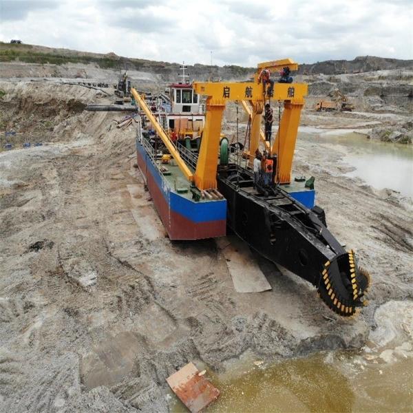 Quality Powerful Diesel Engine 26inch Cutter Suction Dredger with 2000m Discharge Distance for sale