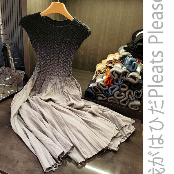 Quality Gradual Color Change Pleated Dress Embroidery Slim Round Neck Sleeveless MIDI Skirt for sale