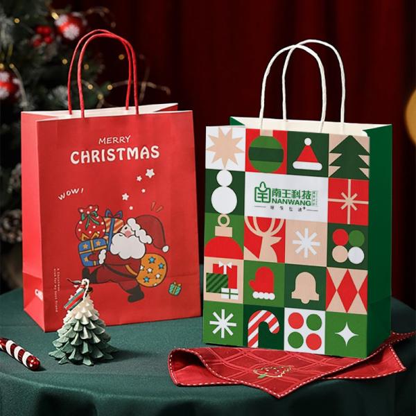 Quality Custom Printing Paper Merry Christmas Gift Bag With Handle For Shopping for sale