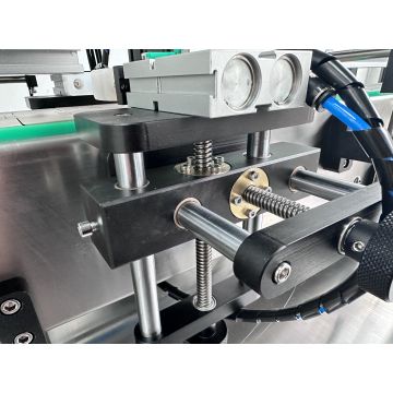 Quality Servo Motor Capping Machine Stable Transportation Efficient Production for sale