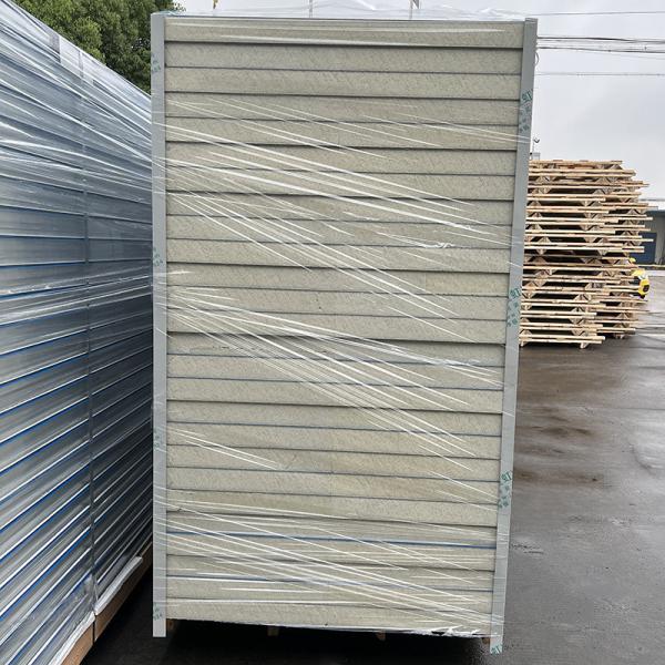 Quality Exterior Wall Insulation Polyurethane Foam Sandwich Panels Fireproof 950mm for sale