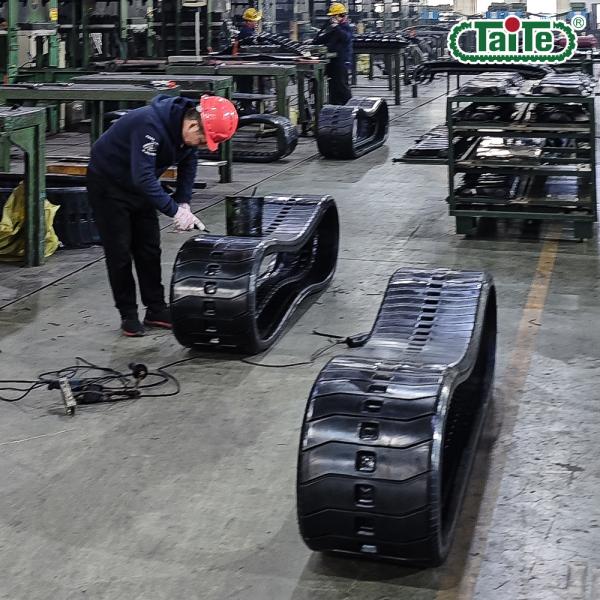 Quality Voegele Paver Machine Roadtec RP-195 Rubber Track 470x152.4x55PWR for sale