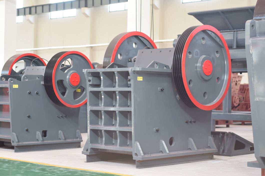 Complete Rock Crushing Machine Stone Jaw Crusher with Screening Line China Manufacturer