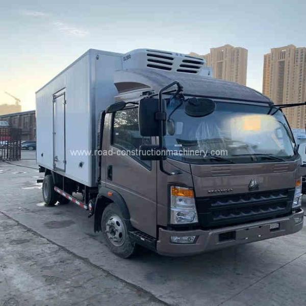 Quality SINOTRUK HOWO 141hp Refrigerated Freezer Truck Engine Cummins for sale