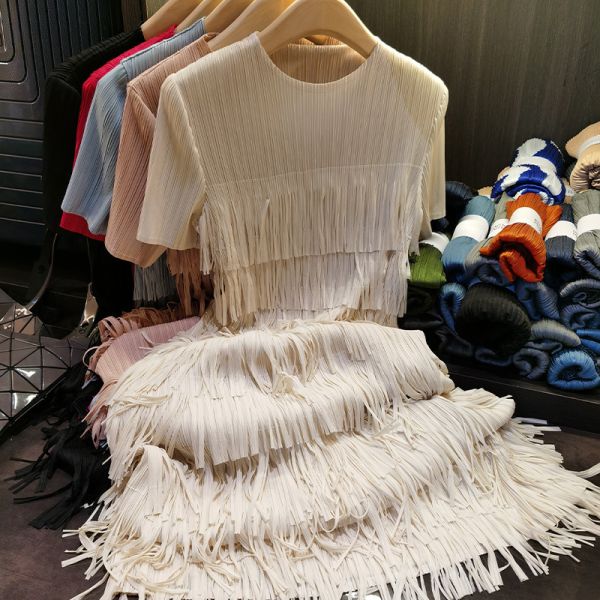 Quality Luxury Women's Pleated Cake Dress Solid Color round Neck Short-Sleeved for Spring Casual Style with Natural Waistline for sale