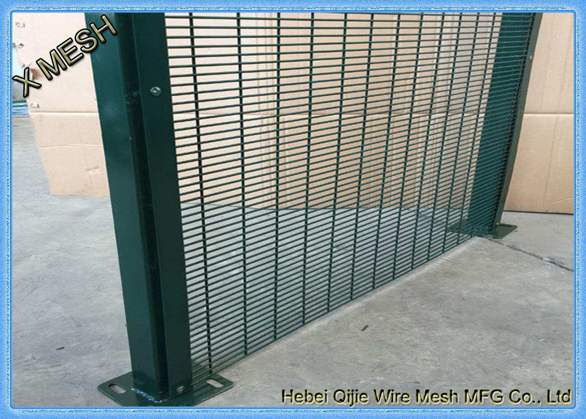 installation of mesh panels to posts