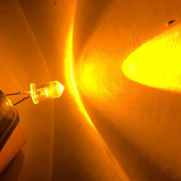 Quality 5mm LED Yellow Color 590nm 10000mcd Transparent Round Head For Traffic Warning for sale