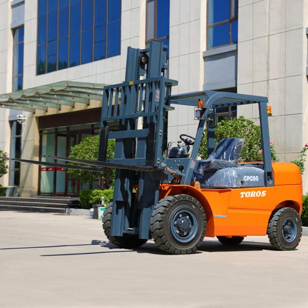 Quality Hydraulic Transmission Small Diesel Forklift Truck Easy To Maneuver for sale