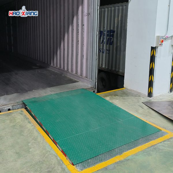 Quality Adjustable Hydraulic Dock Leveler Container Truck Dock Ramps for sale