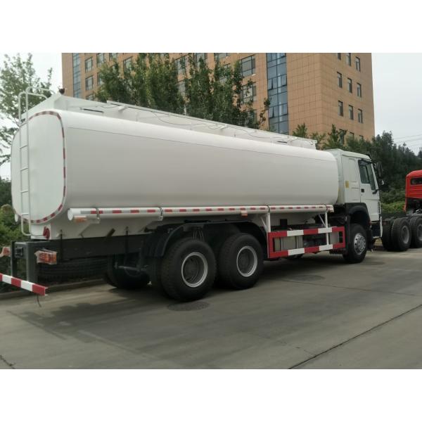 Quality SINOTRUK HOWO 6X4 25CBM Oil Tank Truck 10Wheels 400Hp White for sale