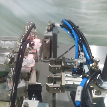 Quality 400 KG Capacity Glue Bait Syringe Filling and Capping Machine ± 1% Filling for sale