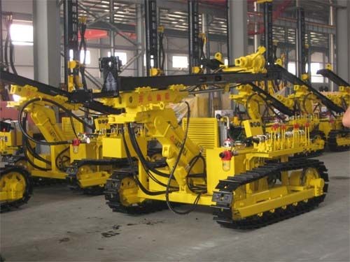 Quality telescopic double cylinder diesel drill rig open - pit crawler type / downhole drills 10 - 17 bar for sale