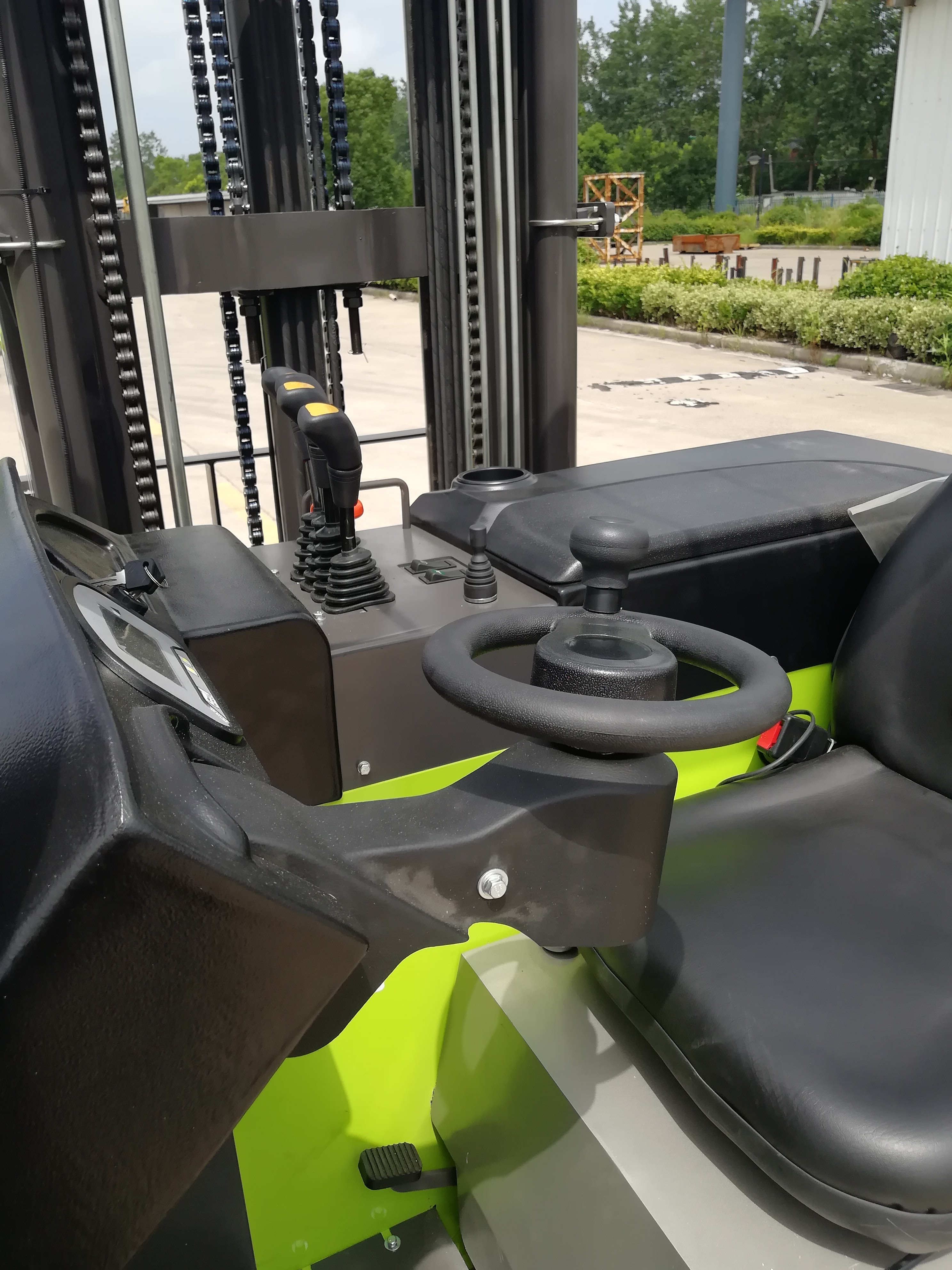 DB15 1.5T 2T 2.5T 24V Fully Electric Pallet Stacker Forklift Easy to Operate 