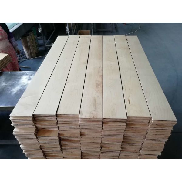Quality Canadian Maple Multi-layers Engineered Wood Flooring with 300-2200MM Length and 90-190MM Width for sale