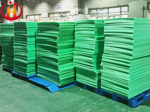 Quality Fireproof Corrugated Plastic Tree Guards Green Triangular 300gsm for sale