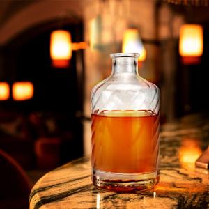 Quality Sealing Type CORK 500ml 700ml 750ml Empty Rum Whisky Spirit Vodka Glass Liquor for sale
