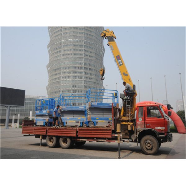 Quality Engine Powered Indoor Scissor Lift 4 Wheel Drive Self Leveling For Constuction for sale