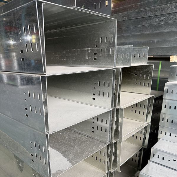 Quality Cable Safe Cable Tray Hot Dip Galvanized Metal Bridge Covered Cable Tray for sale