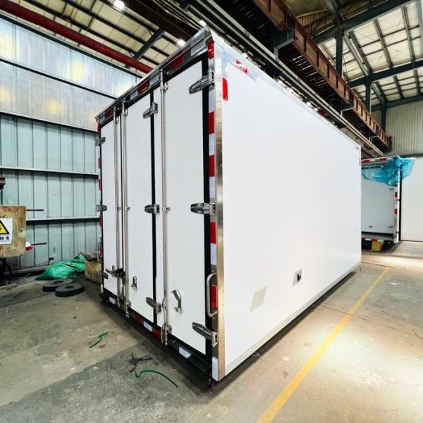 Quality 16FT Refrigeration Truck Box Body For Isuzu Truck Chassis for sale