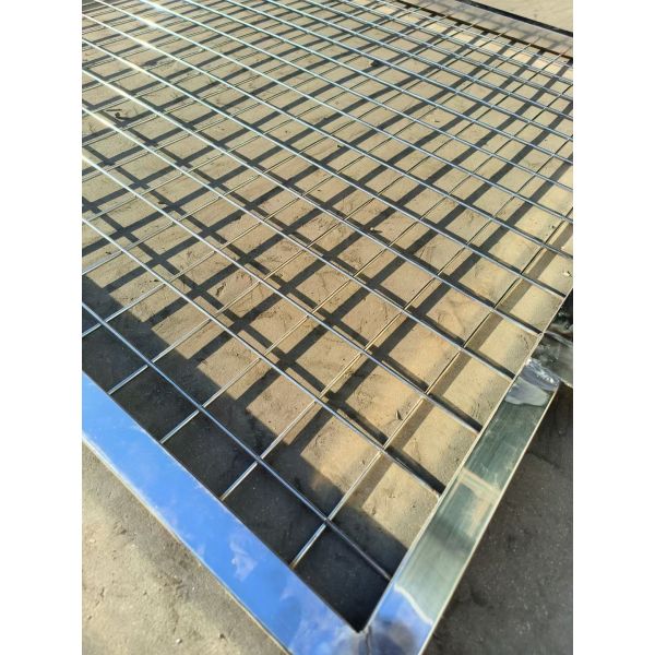 Quality Dia 2.5mm Welded Wire Mesh 120gm2 Diamond Razor Mesh Fence for sale