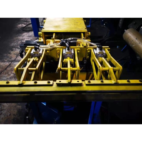 Quality 440V Polishing Grinding Machine 7.5KW Surface Polishing Machine With Robot Hands for sale