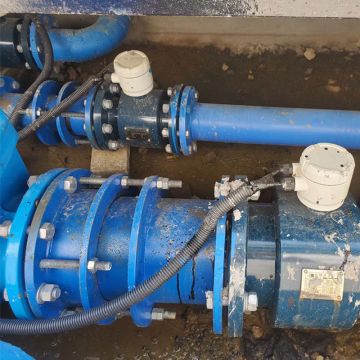 Quality PTFE F4 Battery Flow Meter Wine Flowmeter Food Grade Electromagnetic Flowmeter for sale