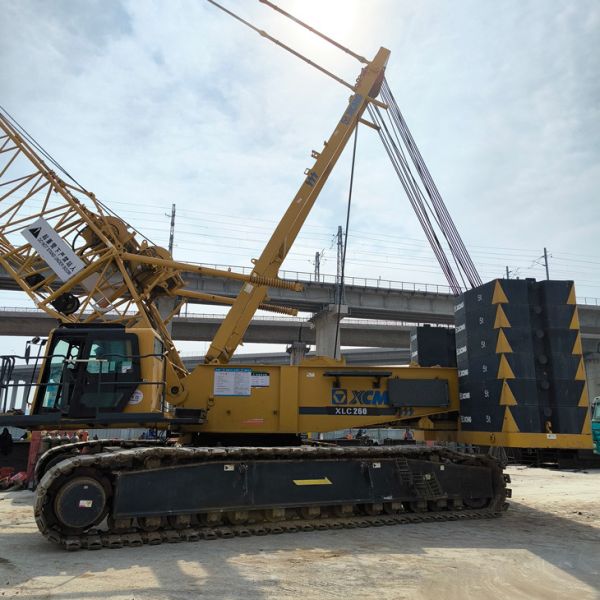 Quality Hydraulic 260T Mobile Crawler Crane XLC260 80km/H Travel Speed for sale