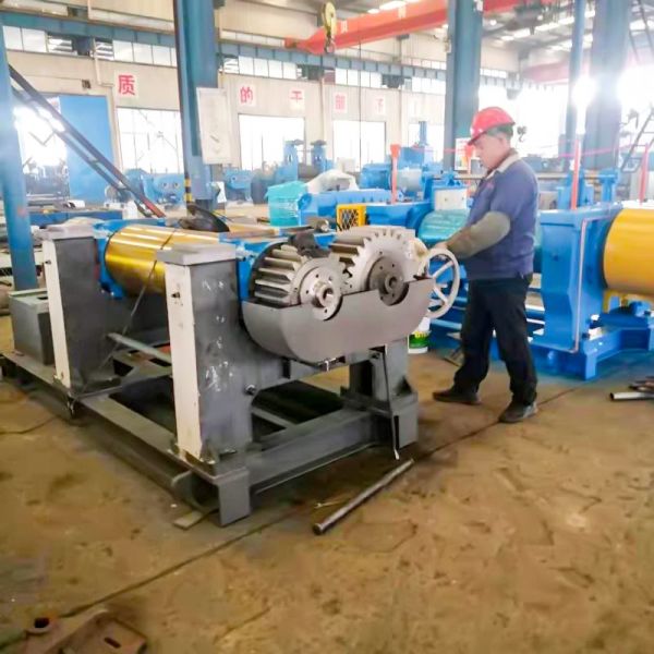 Quality Dia 400mm Rubber Open Mixing Mill 37KW For Rubber Compound Warming for sale
