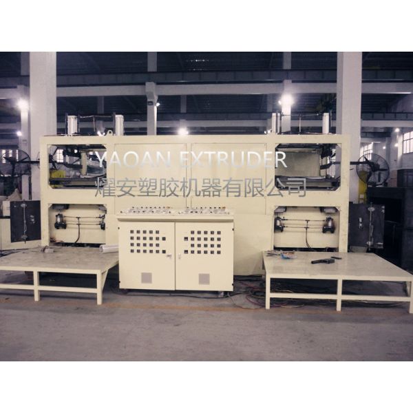Quality Electric Heating ABS Luggage Making Machine / Vacuum Thermoforming Machine for sale