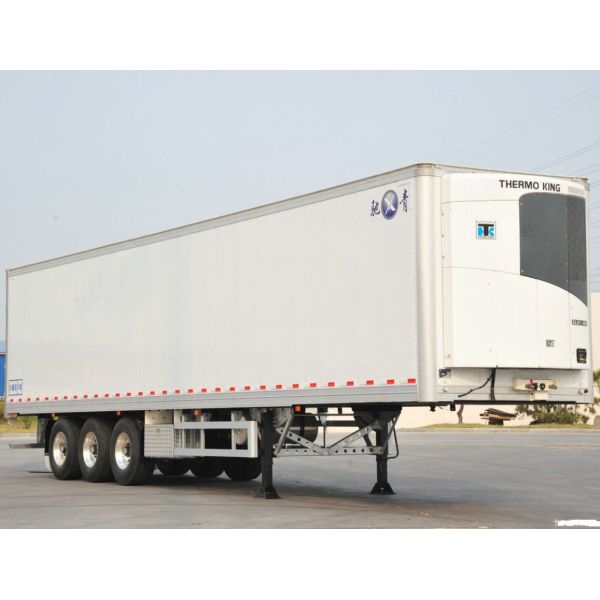 Quality Carbon Steel Cargo Box Refrigerated Truck Trailer for Safe Seafood and Meat Transport for sale