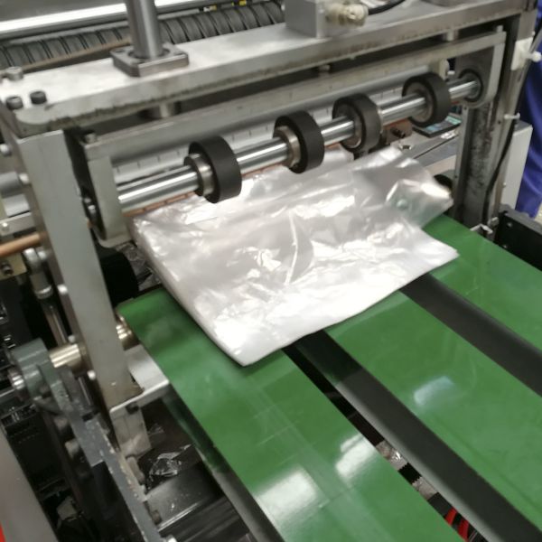 Quality Fully Automatic High Speed PE Plastic Gloves Making Machine for sale