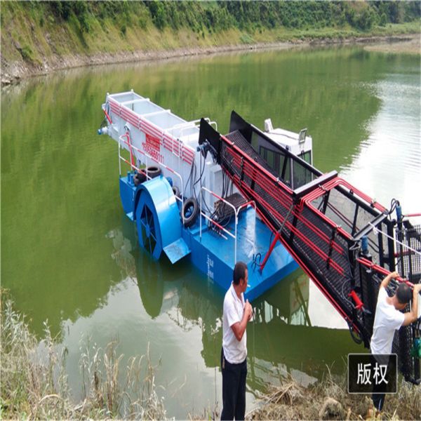 Quality 2000m2 5m3 Aquatic Weed Harvester Weed Cutting Machine for sale